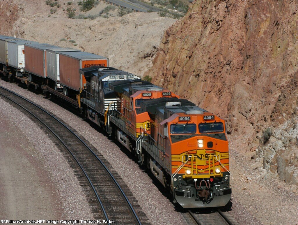 BNSF 4064 C44-9W